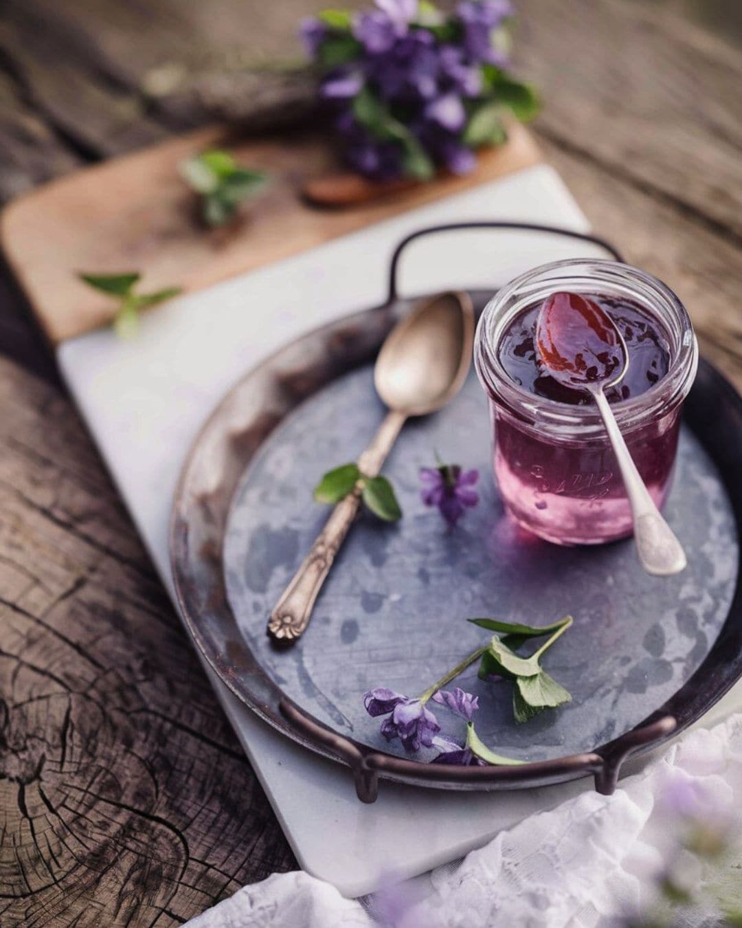 Foraging Wild Violets: Identifying, Harvesting, Drying and Uses